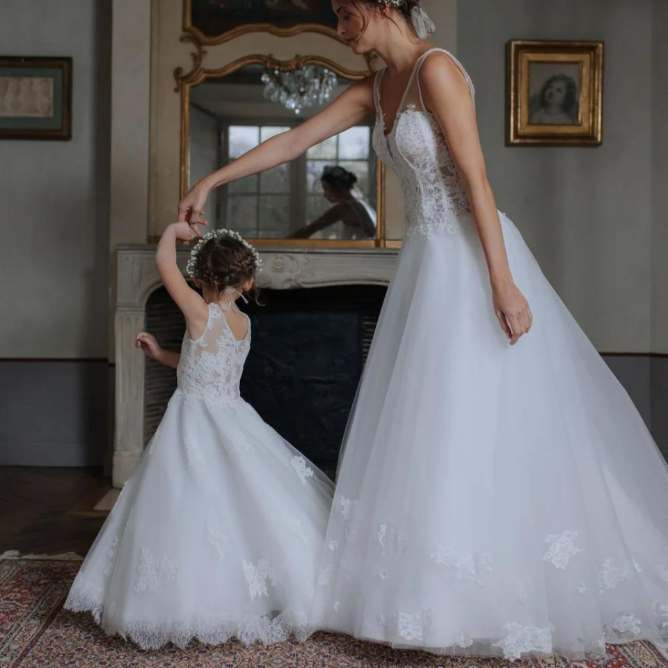 Robe de petite fille d'honneur pour mariage - Unique & intemporelle